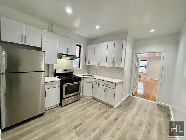 Large pet-friendly duplex studio with 2 ba... - 10-09-10-34 34th Ave ...