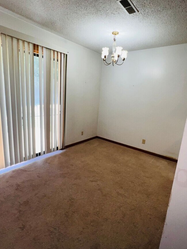 Charming Townhome, Prime Location, Cozy Li... - 1322 S Jackson St Junction City KS 66441 ...