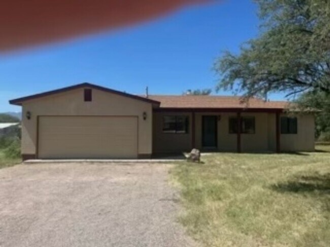 Beautiful home in St David on a 1 acre lot... - 638 N Saddlehorn Dr ...