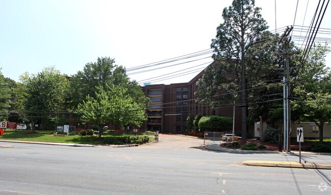 Parktowne Terrace - 5800 Fairview Rd Charlotte NC 28209 | Apartment Finder
