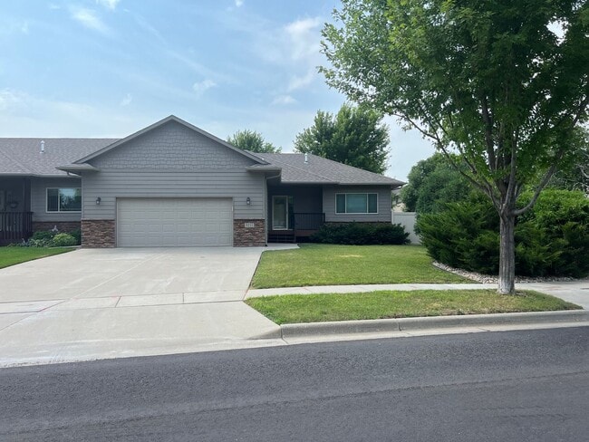 Large Ranch Style Twin Home For Rent - 3211 W Bitterroot St Sioux Falls ...