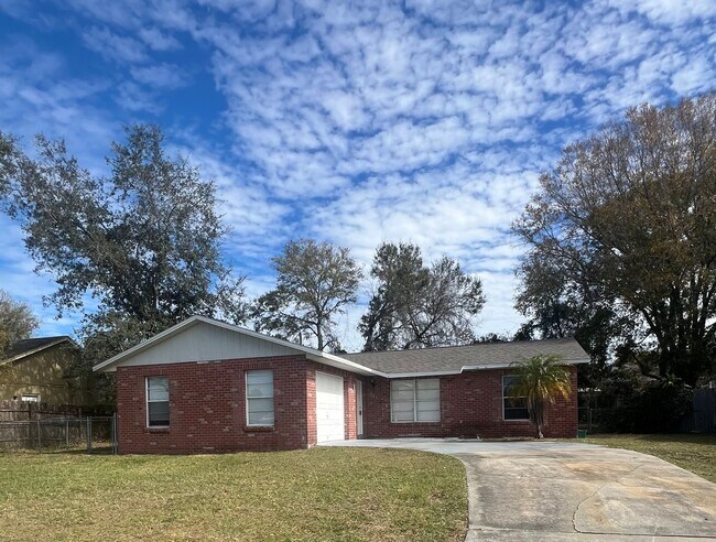 Wonderful 2 bedroom home with Addition Den... - 633 Nardello Dr Deltona ...
