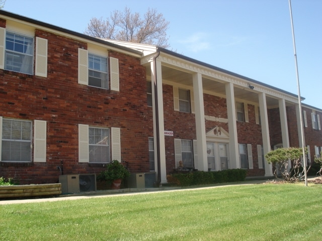Unity Villa Apartments - 941 NW Colbern Rd Lees Summit MO 64086 ...