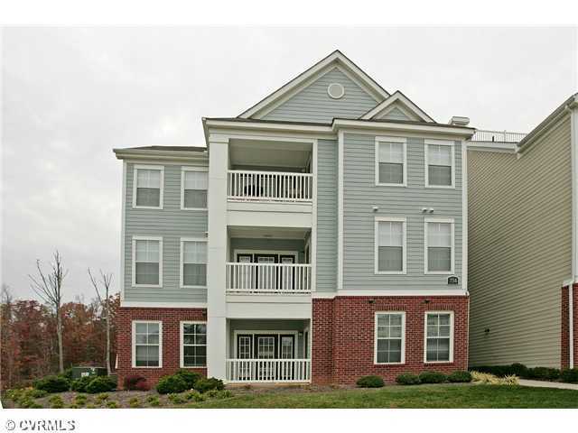 Fabulous 2 bedroom condo with loft and gar... - 734 Bristol Village Dr ...
