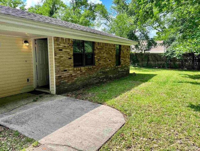 2114 Hollyhill Rd - 2114 Hollyhill Rd Pensacola FL 32526 | Apartment Finder
