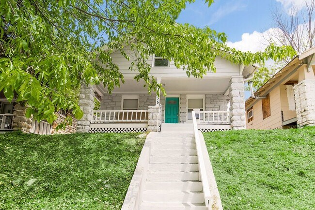 Charming 3-Bedroom Home with Modern Comfor... - 1535 Topping Ave Kansas ...