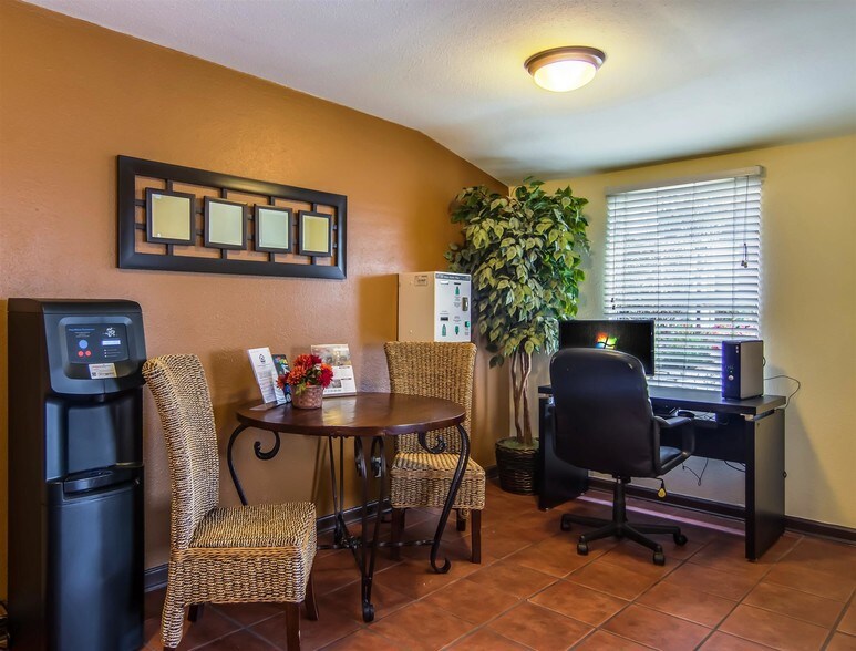 Merida Apartment Homes - 2167 NE Loop 410 San Antonio TX 78217 ...