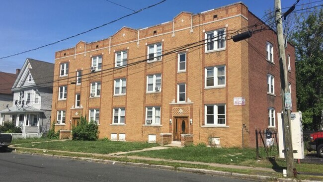 14 Standish St - 14 Standish St Hartford CT 06114 | Apartment Finder