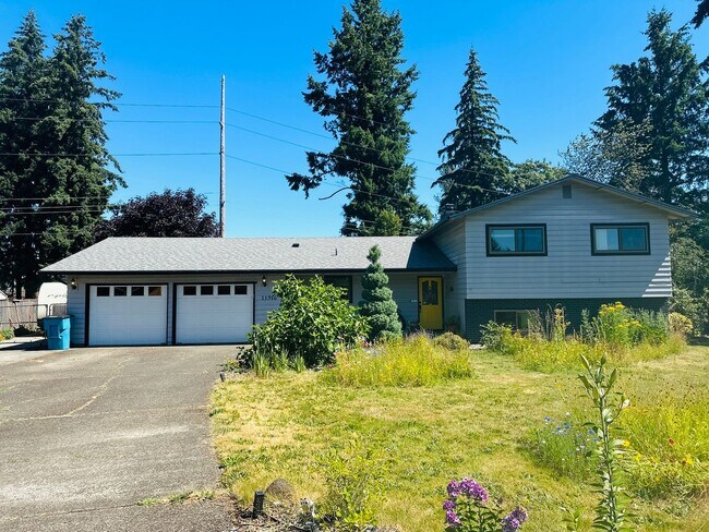 Charming Home in Great Location With Huge ... - 11916 NE 6th St ...