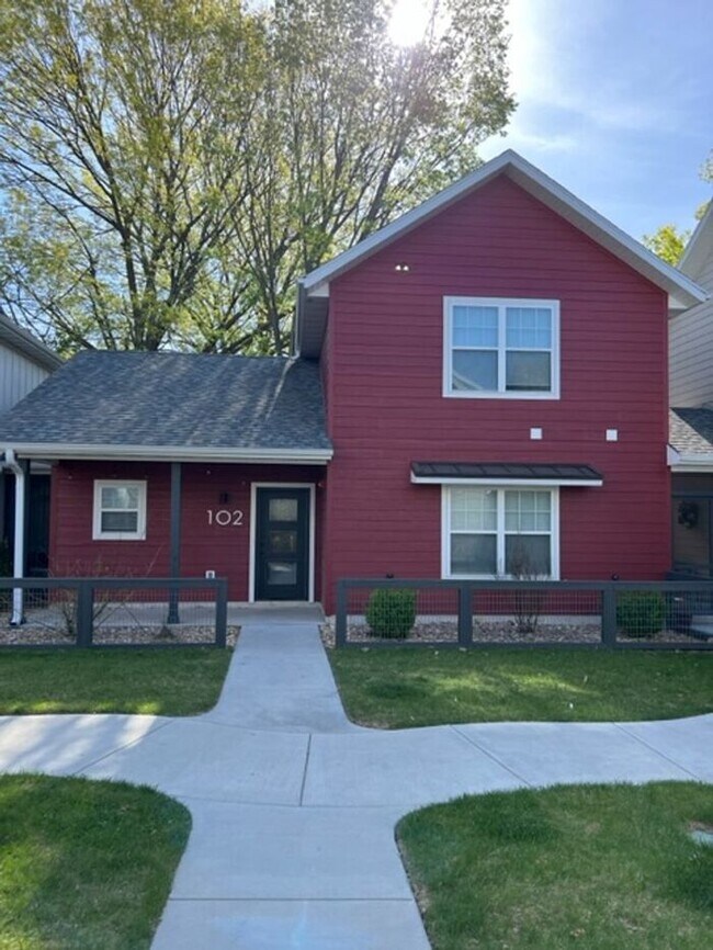 Springfield's first pocket neighborhood!! ... - 1365 E Cherry St ...