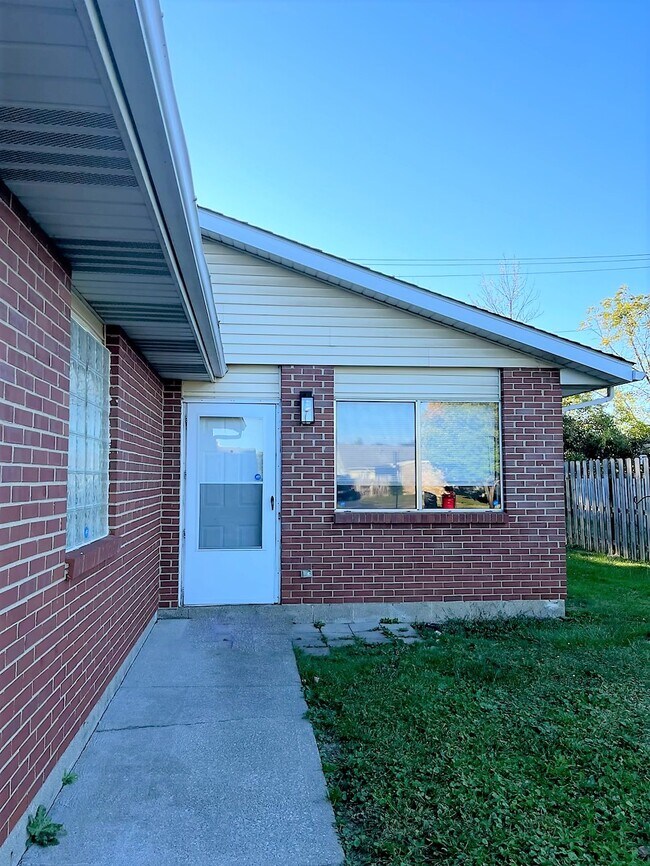 Grove City 3 bedroom w/ Gar.: Renovated, Q... - 3093 Charles Dr Grove ...