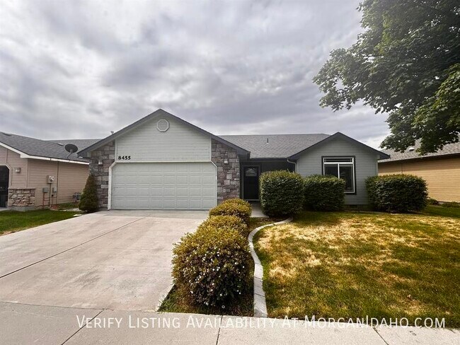 Split floor plan design with no back neigh... - 8455 W Harmonica Way ...