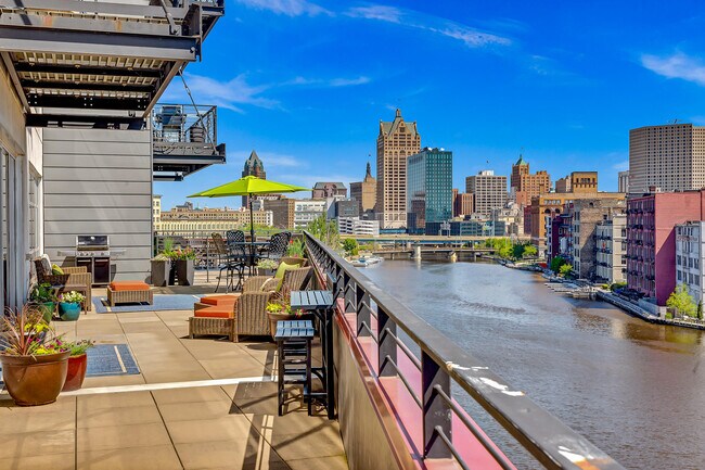 106 W Seeboth St - 106 W Seeboth St Milwaukee WI 53204 | Apartment Finder 106 W Seeboth St - 106 W Seeboth St Milwaukee WI 53204 | Apartment Finder