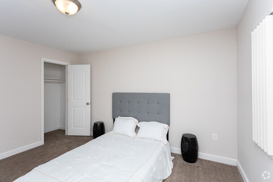 Larchmont Estates - 1270 Slater St Toledo OH 43612 | Apartment Finder