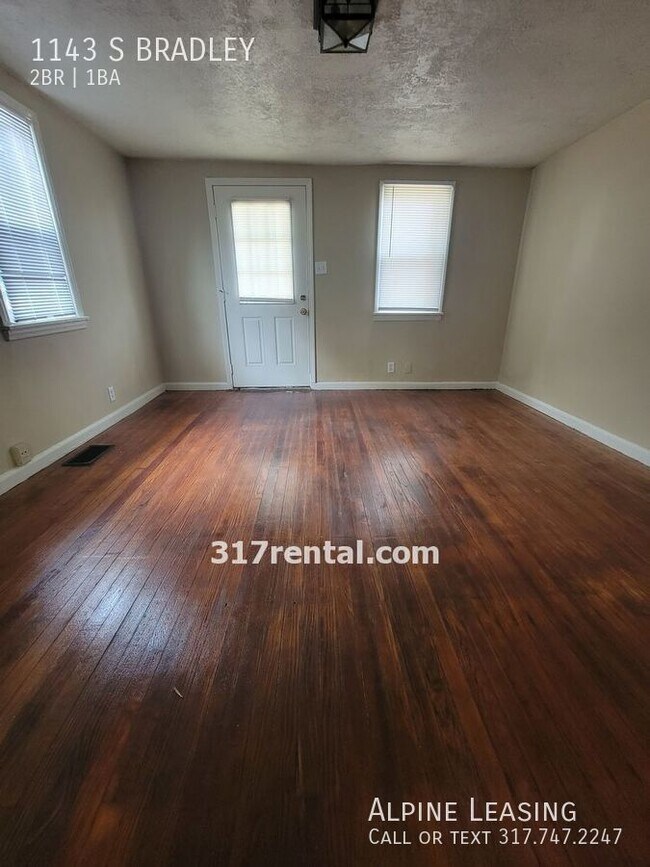 GARAGE/WORKSHOP COMBO W/POWER - 1143 S Bradley Ave Indianapolis IN ...