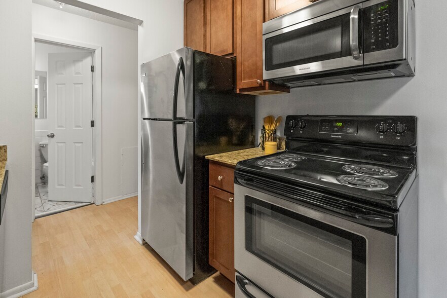 Uptown Square - Minneapolis, MN | Apartment Finder