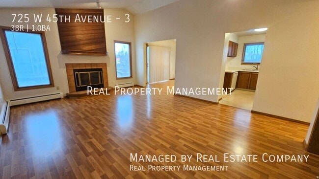 Top floor 3 bedroom, vaulted ceiling in th... - 725 W 45th Ave ...