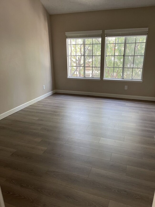 Charming Upstairs Loft – 1-Bedroom Condo-Style Living! - 13221 ...