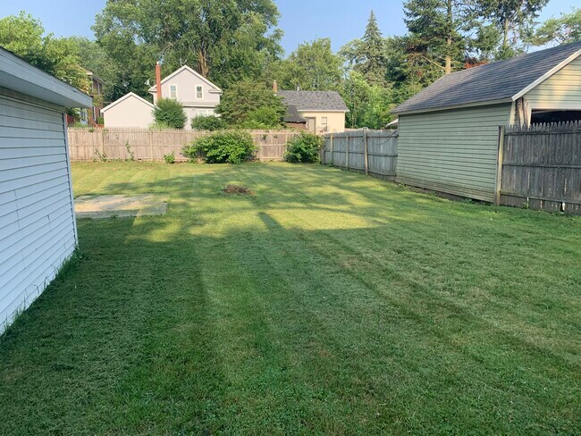 821 Eaton St - 821 Eaton St Jackson MI 49202 | Apartment Finder