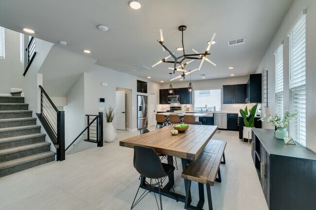 FURNISHED*GORGEOUS 3 STORY HOME*ROOF-TOOP ... - 8166 Eaton Hl St Las ...