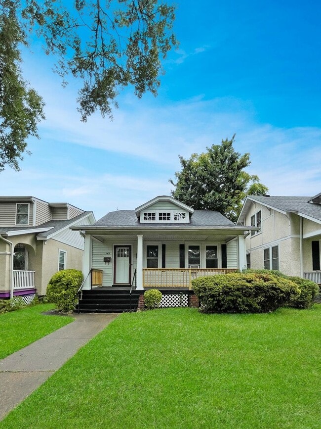 Quaint 2-Bedroom Cottage Bungalow in Edgew... - 3415 Garland Ave ...
