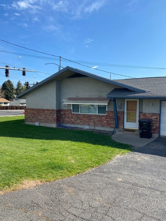 Lewis Triplex (CWP) - 123 N 66th Ave Yakima WA 98908 | Apartment Finder