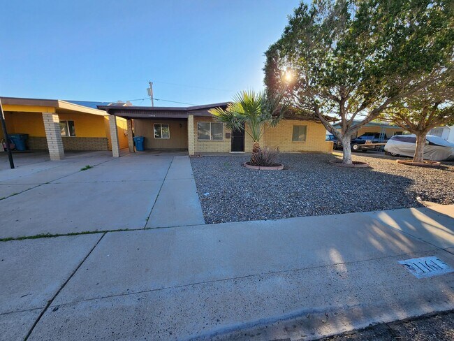 Beautiful home with granite slab counters - 11613 N 31st Dr Phoenix AZ ...