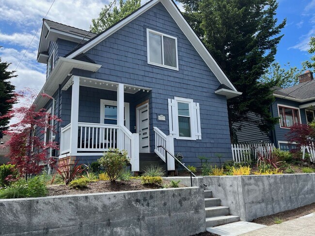 updated Old World Charm in West Ballard wi... - 2843 NW 60th St Seattle ...