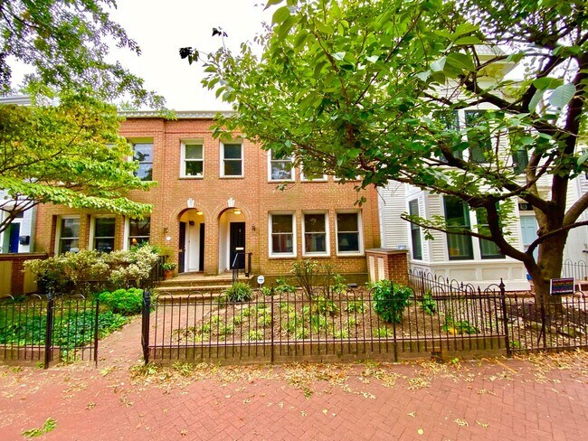 Captivating Capitol Hill Barracks Row Reno... - 815 E St SE Washington ...