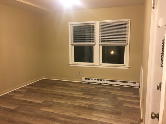 GREAT LOWER SOUTH HILL STUDIO , CLOSE TO HUCKLEBERRY MARKET - 1503 W ...