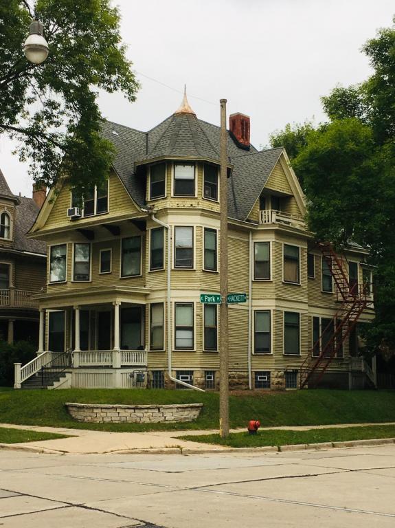 2704 N Hackett Ave #10 - 2704 N Hackett Ave Milwaukee WI 53211 ...