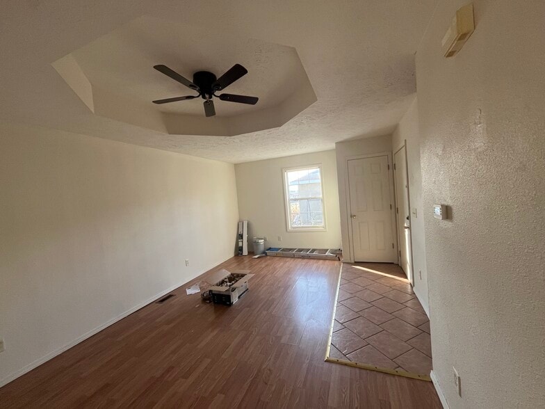 935 W Poplar St - 935 W Poplar St Springfield MO 65802 | Apartment Finder