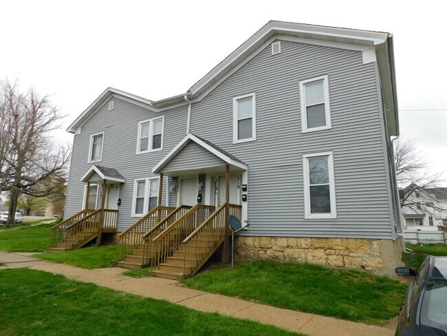 319 N Walnut Ave - 319 N Walnut Ave Freeport IL 61032 | Apartment Finder