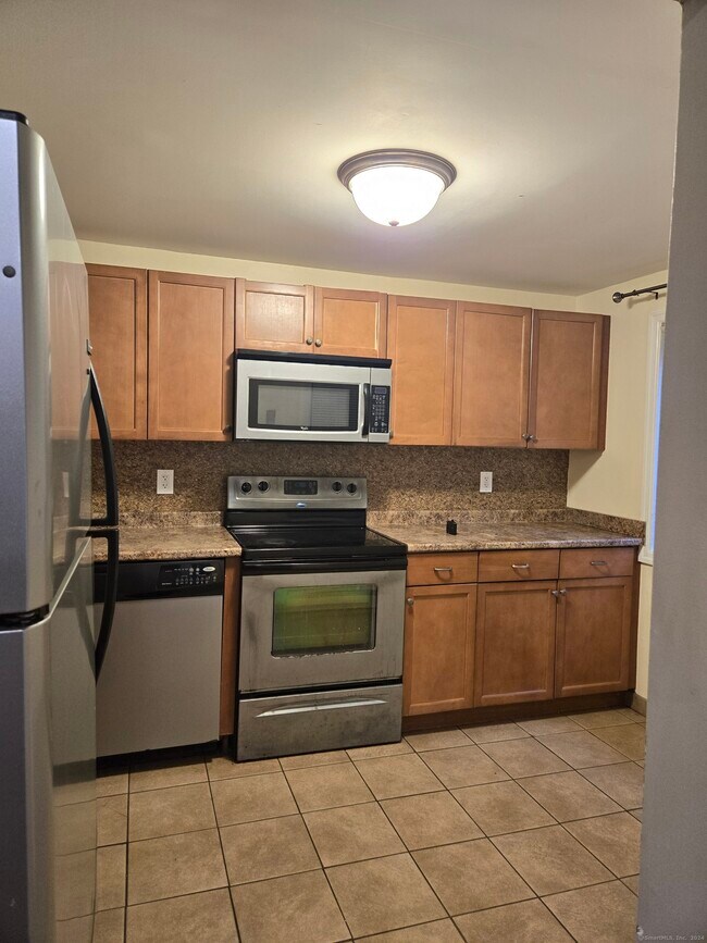 7 Padanaram Rd - 7 Padanaram Rd Danbury CT 06811 | Apartment Finder
