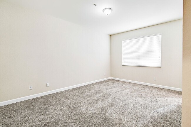 Beautiful townhome 3 bedrooms/2.5 bathroom... - 9718 SW Purple Martin ...