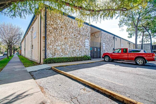 1903 Commonwealth St - Houston, TX | Apartment Finder