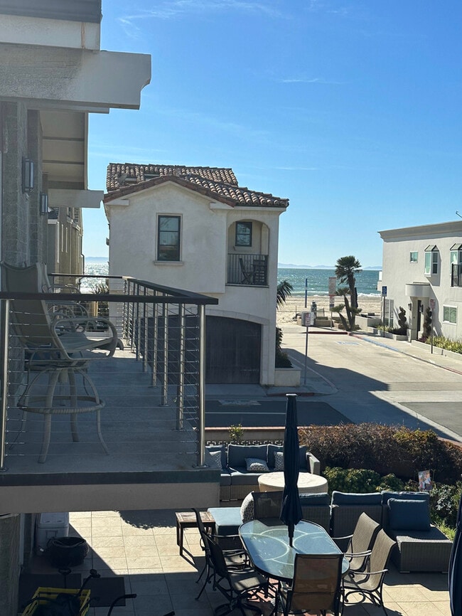 Balboa Peninsula 4-bedroom with 2-car gara... - 112 38th St Newport ...
