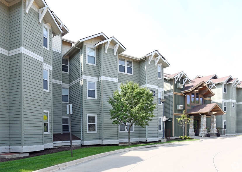 Hawks Ridge - 100 Hawk Ridge Dr Iowa City IA 52246 | Apartment Finder