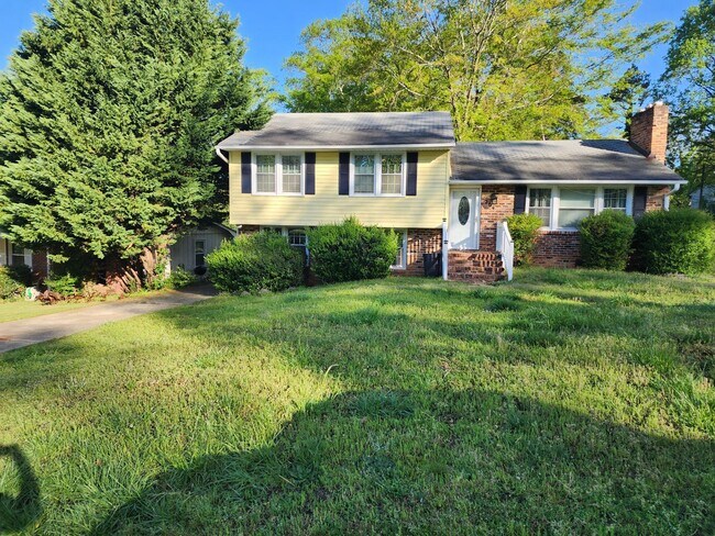 Spacious 4 bedroom 2 bath Will Not last long! - 204 Williamsburg Dr ...