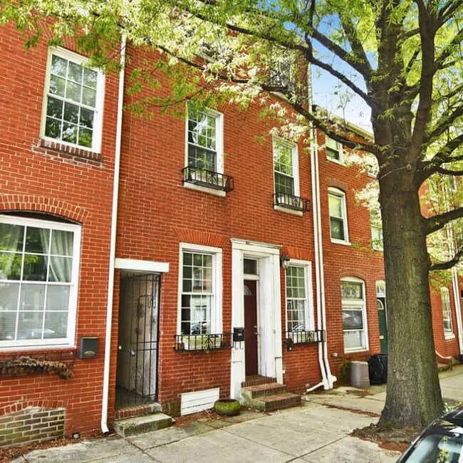 Charming Spacious row home in great downto... - 2015 Fleet St Baltimore ...