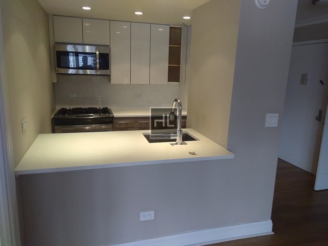 North Moore - 80 N Moore St New York NY 10013 | Apartment Finder