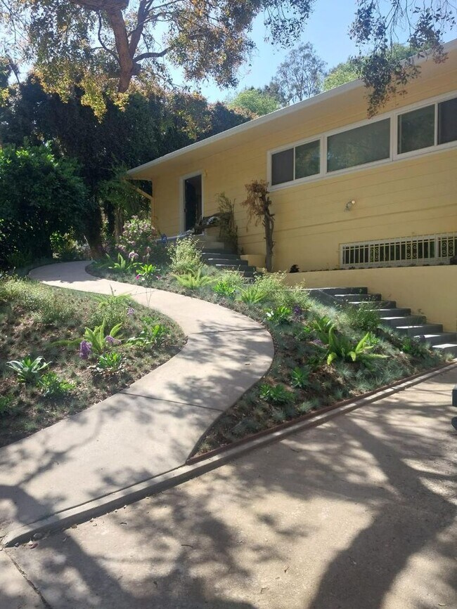 Charming 1940's home in prime Studio City - 3161 Oakshire Dr Los ...