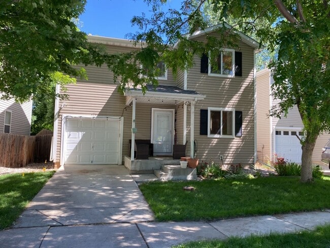 Cute Two-Story Home w/ One-Car Garage and ... - 426 Plowman Way Fort ...