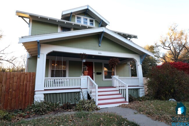 Charming 4 (+1) Bed Home! - 505 S 27th St Lincoln NE 68510 | Apartment ...