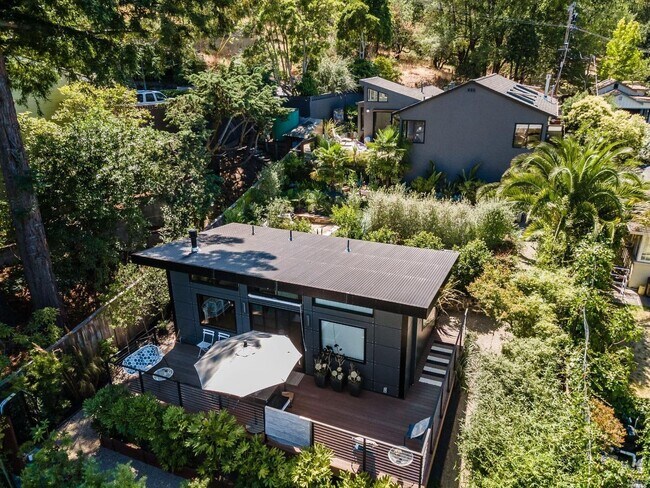 STUNNING STAND ALONE ADU STUDIO UNIT WITH ... - 51 Grove St San Rafael ...