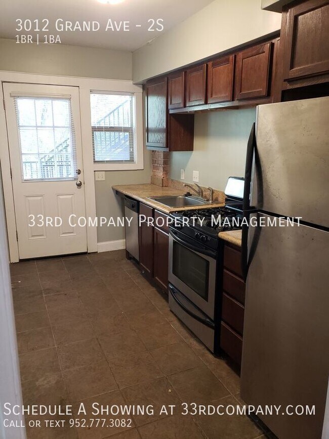 Corner Unit Apartment - Brick Vintage Buil... - 3012 Grand Ave Kansas ...