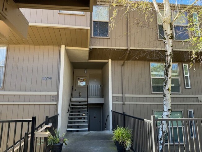 2 story condo w/new laminate flooring! - 2079 Ascot Dr Moraga CA 94556 ...