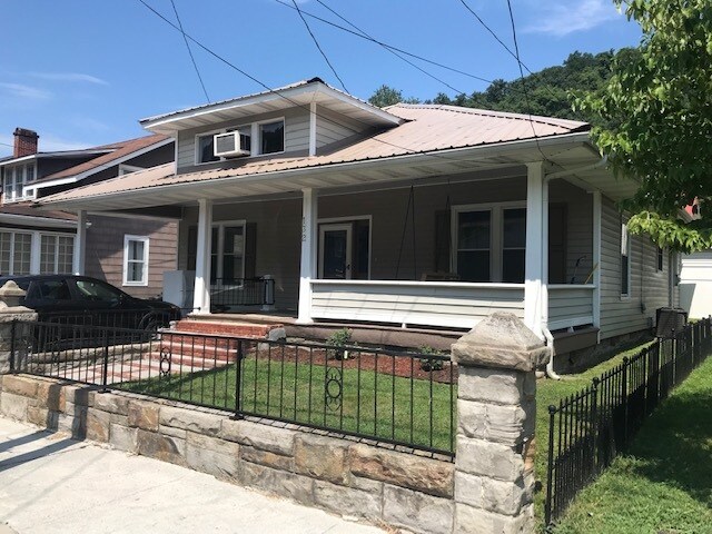 132 Myra Barnes Ave - 132 Myra Barnes Ave Pikeville KY 41501 ...