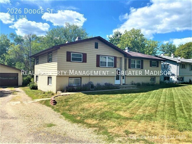 Large duplex in great central Madison area - 2026 Dodge St Madison WI ...