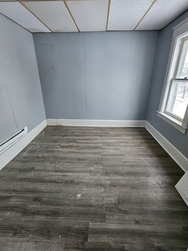 upper two bedroom unit with bonus room West side - 453 W 17th St Erie ...